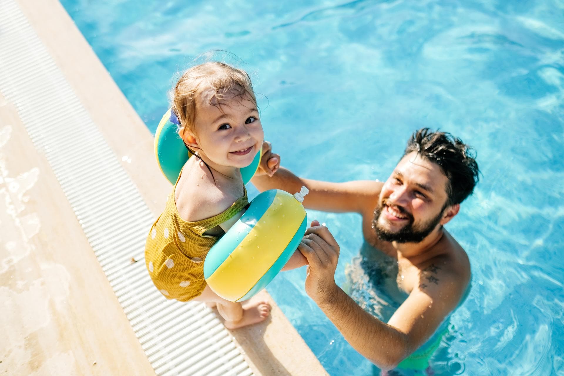 Kind veilig in het water: hoe doe je dat? | Gezinsbond