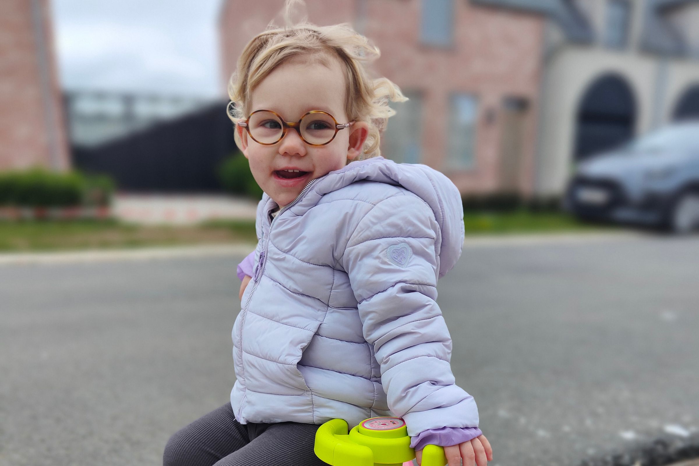 Hoe weet je dat je kind een bril nodig heeft? | Gezinsbond