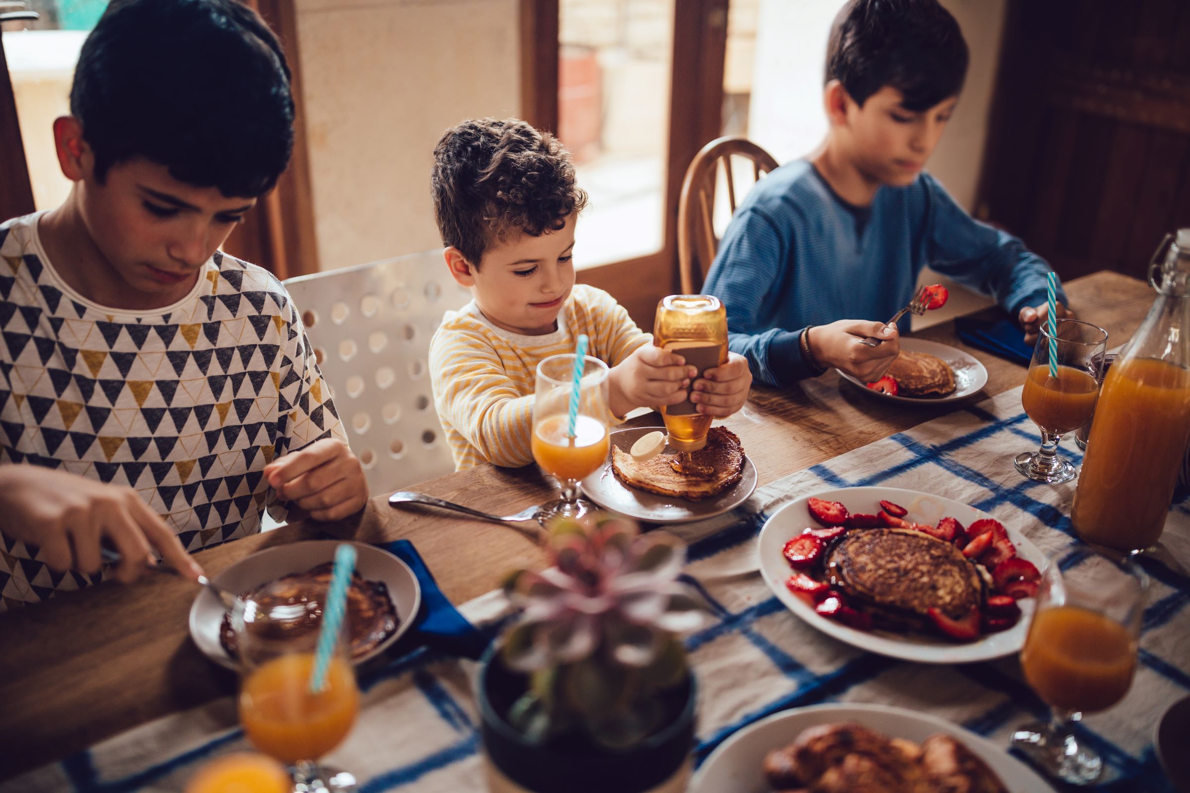 Hoe (on)gezond zijn fruitsap en frisdrank voor kinderen? | Gezinsbond