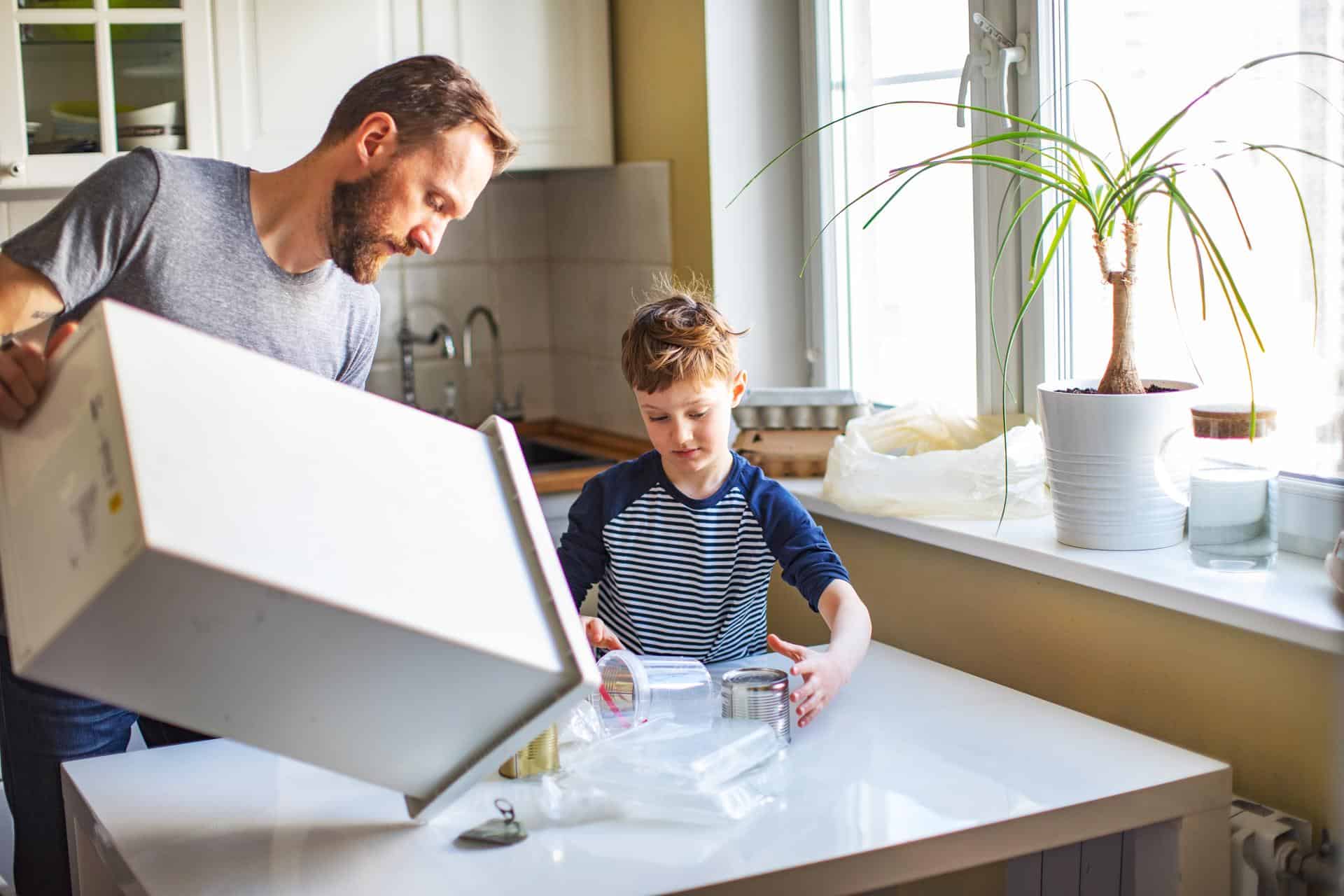 Maak recycleren voor je kind plezant | Gezinsbond